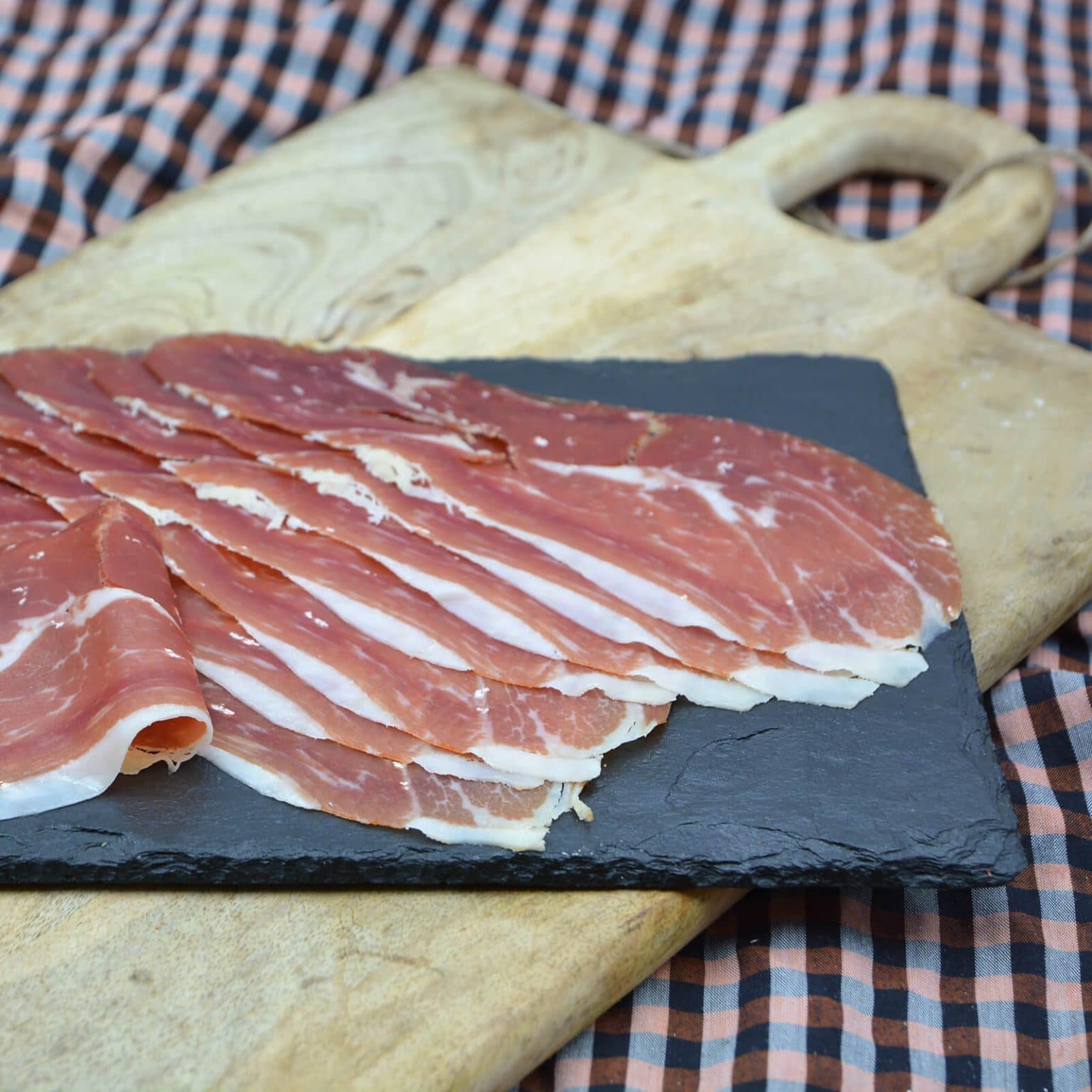 Pernils i espatlles curats a tall | Carns Roca